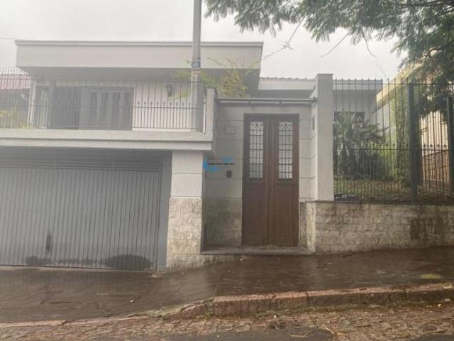 Casa à venda em Porto Alegre, Três Figueiras, com 3 quartos, 300m²