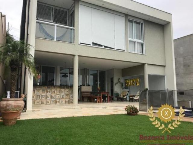 Venda de Casa no Residencial Fazenda Santa Helena: 3 quartos, 3 suítes, 3 salas, 5 banheiros, 4 vaga