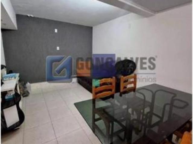 Casa à venda em Paulicéia, SBC – 3 dormitórios, 1 suíte, 2 vagas, terreno amplo