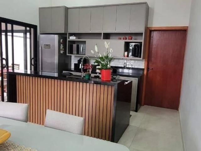 CASA A VENDA EM PAULINIA 3 QUARTOS 2 SUÍTES BAIRRO MONTE ALEGRE