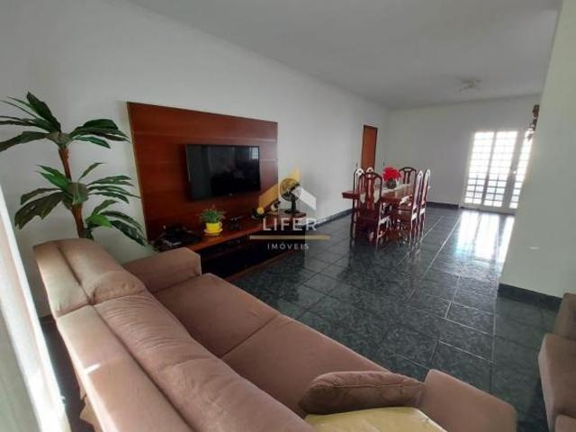 CASA À VENDA EM PAULÍNIA