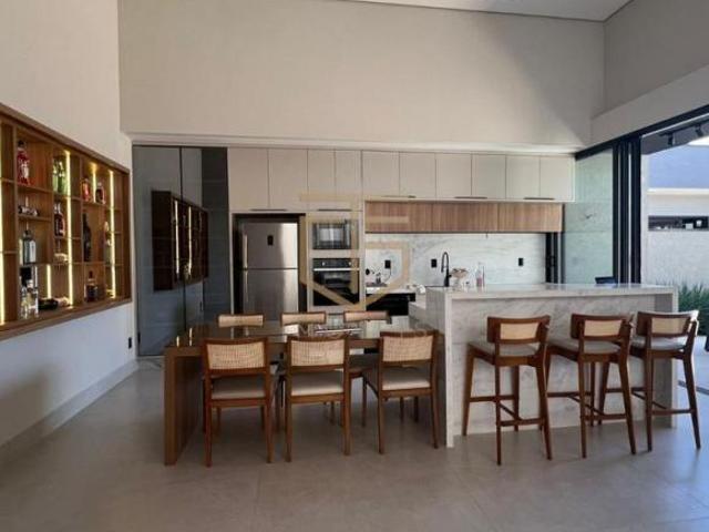 Casa à venda em Paulínia, Jardim América, com 3 suítes, com 221 m², Condomínio Villa Bella Siena