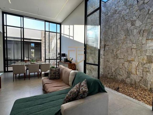 Casa à venda em Paulínia, Jardim Ypê, com 4 quartos, com 240 m², Condomínio La Dolce Vita