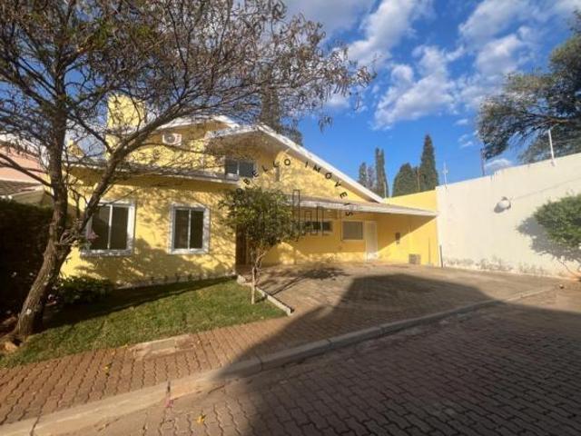 Casa à venda em Paulínia, Santa Terezinha, com 3 suítes, com 202 m²