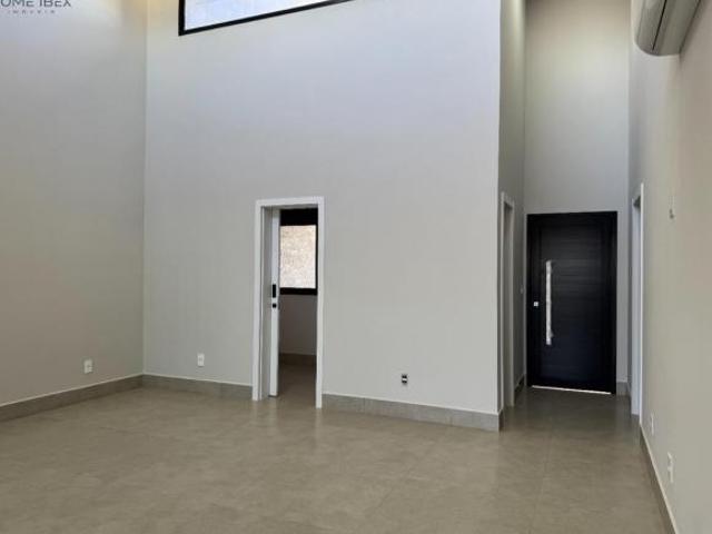 Casa à venda em Paulínia, Parque Brasil 500, com 3 suítes, com 212.86 m², Residencial Santorini