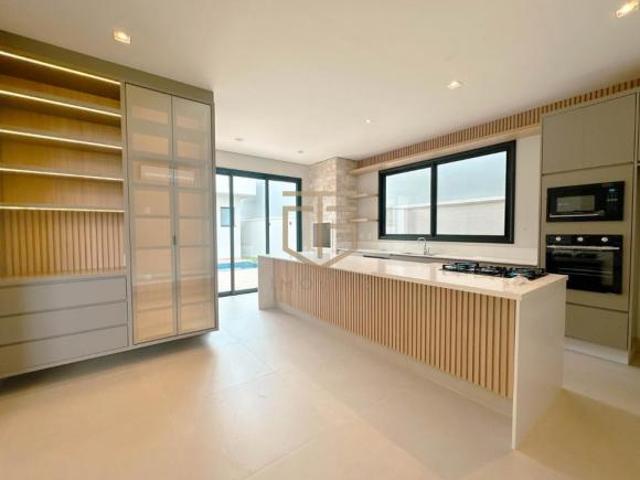 Casa à venda em Paulínia, Parque Brasil 500, com 3 suítes, com 330 m², Santorini Residencial Club