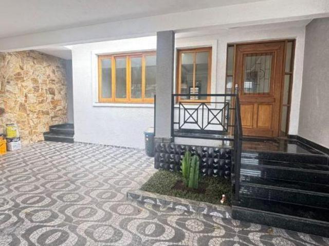 Casa a venda em Parque Continental, Sao Paulo: 3 suites, churrasqueira e quintal!