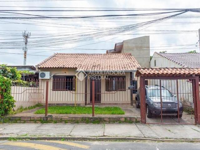 Casa à venda em Parque da Matriz, Cachoeirinha Mobiliada e com piscina