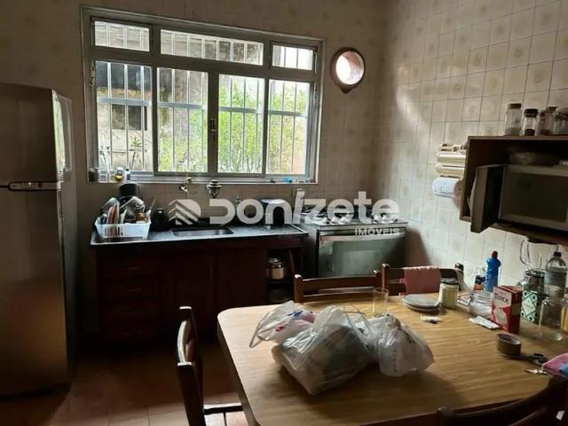 Casa à venda em Parque Jaçatuba, Santo André – 2 dormitórios, 3 vagas