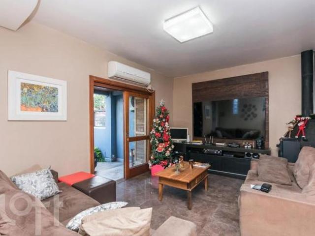 Casa à venda em Partenon com 151 m², 3 quartos, 1 suíte, 2 vagas