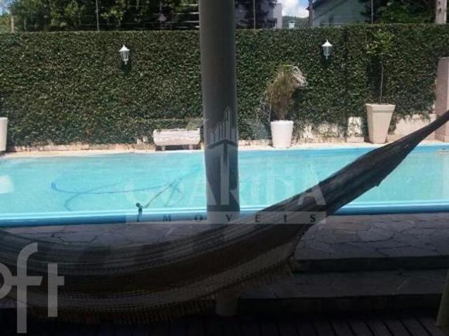 Casa à venda em Partenon com 188 m², 5 quartos, 2 suítes, 4 vagas