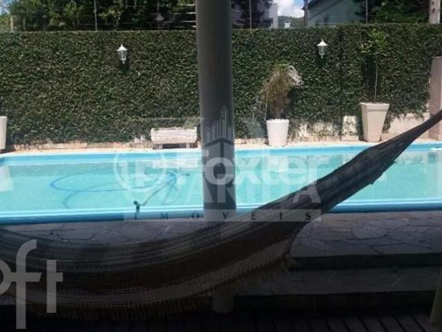 Casa à venda em Partenon com 188 m², 5 quartos, 2 suítes, 4 vagas