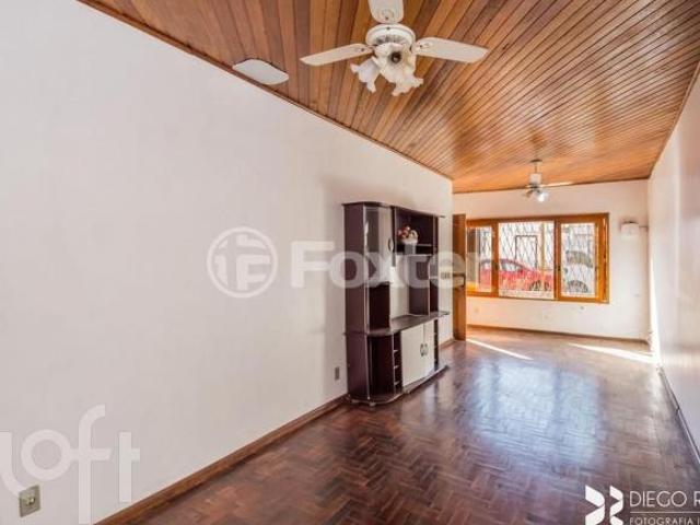 Casa à venda em Partenon com 110 m², 3 quartos, 1 suíte, 4 vagas