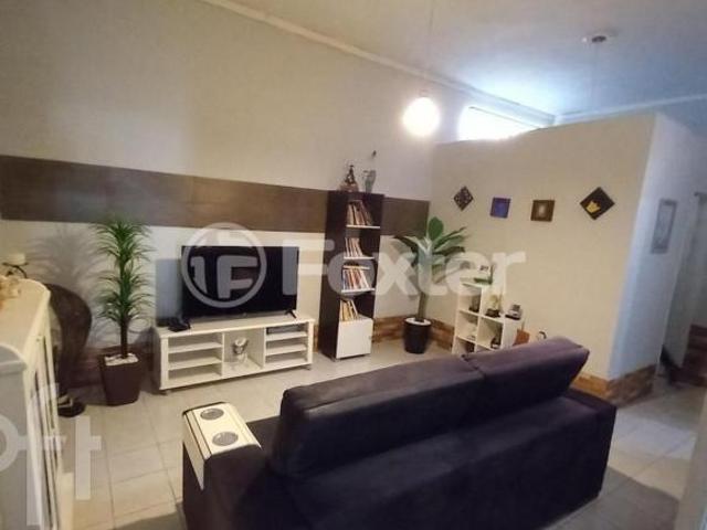 Casa à venda em Partenon com 245 m², 2 quartos, 10 vagas