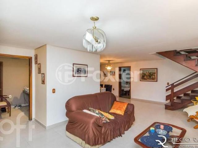 Casa à venda em Partenon com 260 m², 4 quartos, 1 suíte, 4 vagas