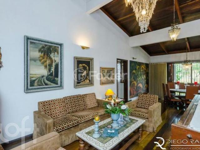 Casa à venda em Partenon com 200 m², 4 quartos, 2 suítes, 4 vagas