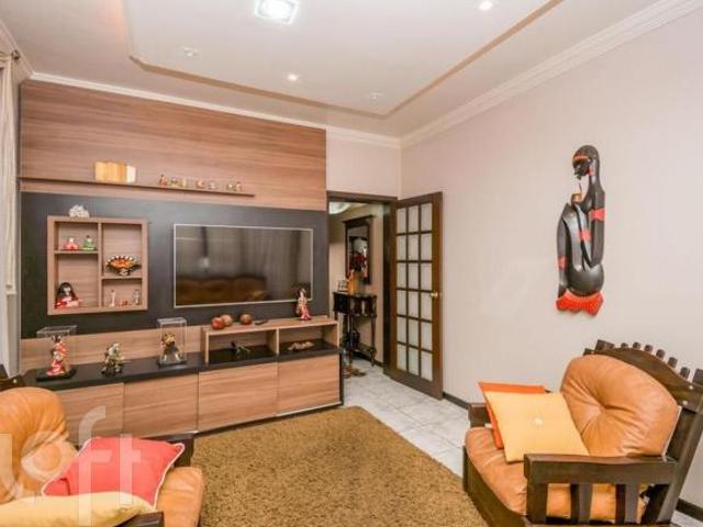 Casa à venda em Partenon com 229 m², 3 quartos, 1 suíte, 4 vagas