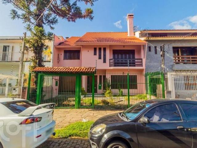 Casa à venda em Partenon com 381 m², 5 quartos, 1 suíte, 2 vagas