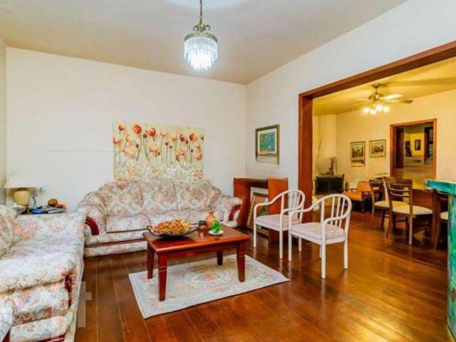 Casa à venda em Partenon com 300 m², 3 quartos, 1 suíte, 3 vagas