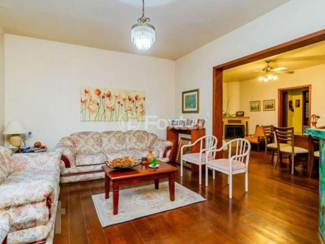 Casa à venda em Partenon com 300 m², 3 quartos, 1 suíte, 3 vagas