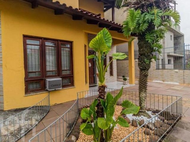 Casa à venda em Passo das Pedras com 240 m², 4 quartos, 1 suíte, 2 vagas