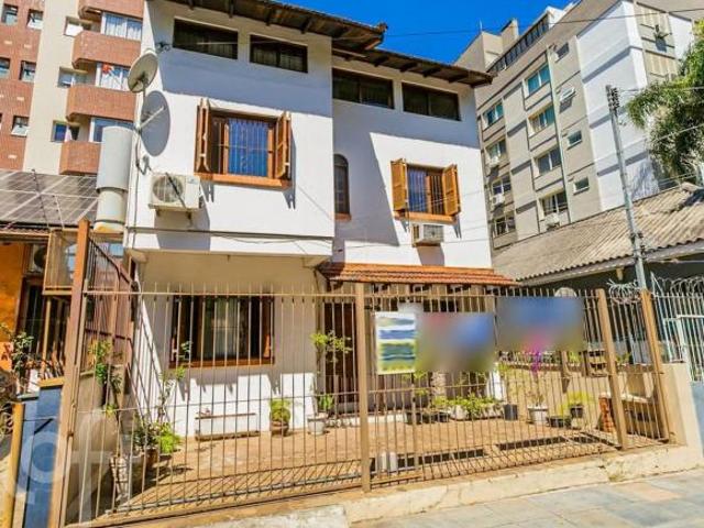 Casa à venda em Petrópolis com 157 m², 4 quartos, 1 suíte, 2 vagas