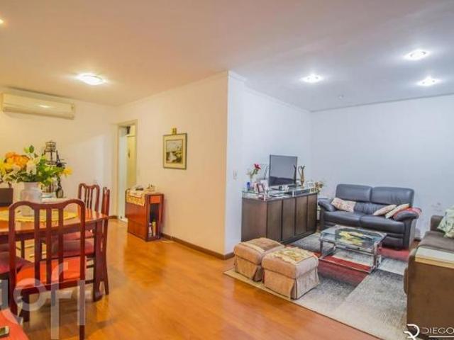Casa à venda em Petrópolis com 165 m², 3 quartos, 4 vagas