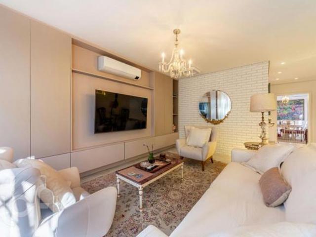 Casa à venda em Petrópolis com 190 m², 3 quartos, 1 suíte, 2 vagas