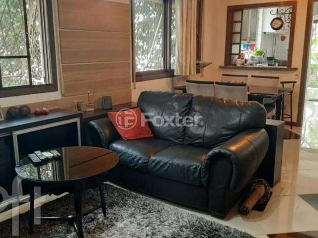Casa à venda em Petrópolis com 263 m², 2 quartos, 1 suíte, 3 vagas