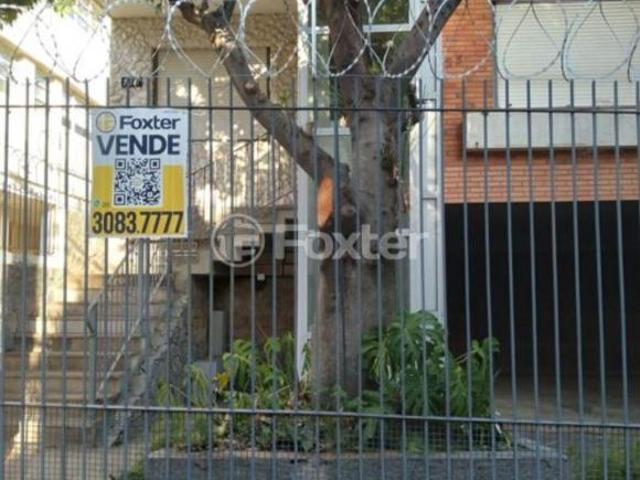 Casa à venda em Petrópolis com 450 m², 3 quartos, 1 suíte, 2 vagas