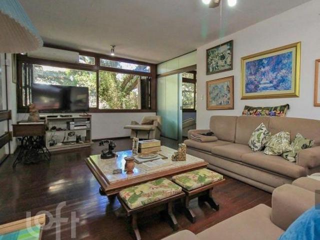 Casa à venda em Petrópolis com 480 m², 4 quartos, 4 suítes, 4 vagas
