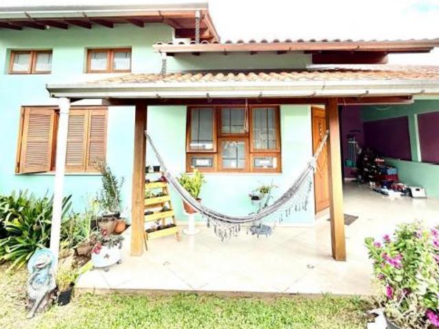 Casa à venda em Petrópolis, Novo Hamburgo Churrasqueira, Mezanino e Varanda!