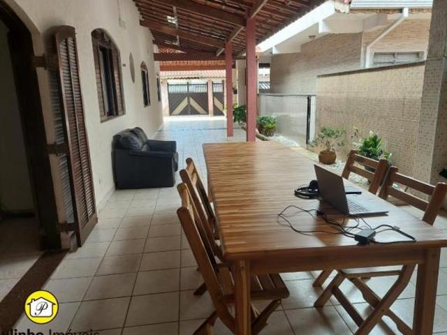 Casa à venda em Peruíbe SP: 5 quartos, 2 salas, 3 banheiros, 4 vagas na Vila Romar 295,10 m² de ár
