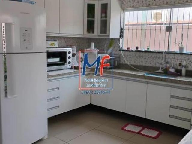 Casa à venda em Peruíbe/SP, com 3 quartos 1 suíte, sala, cozinha, escritório, lavanderia, varanda