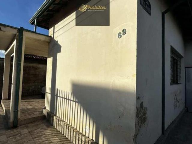 Casa à venda em Pinda, no Centro, próximo a praça do quartel com 2 suítes, 189m²