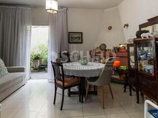 Casa á Venda em Pinheiros com 128m², 4 quartos sendo 2 suítes