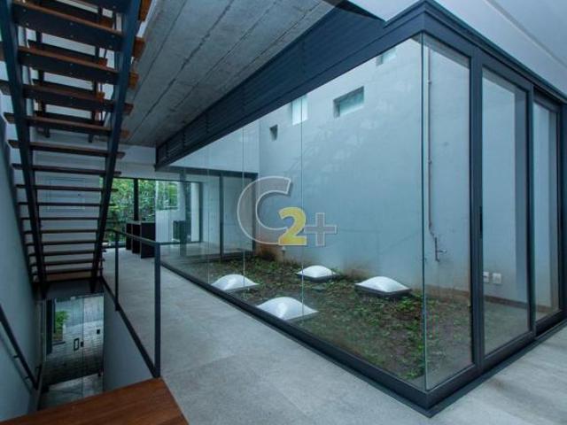 Casa à venda em Pinheiros com 3 quartos, sendo 3 suites e 2 vagas