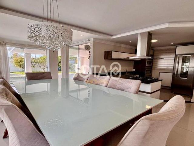 CASA 4 QUARTOS E JARDIM EM CONDOMÍNIO FECHADO PINHEIRINHO