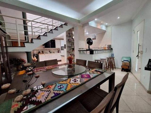 Casa à venda em Piracicaba, São Luiz, com 6 quartos, com 482.25 m²