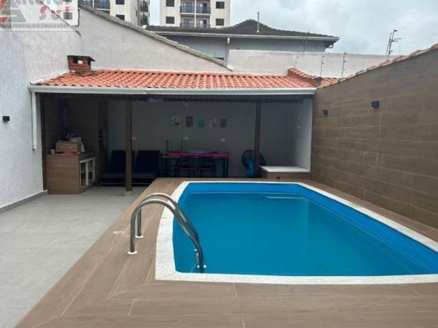 Casa à venda em Praia Grande SP, bairro Tupi, 3 quartos, 3 suítes, 1 sala, 3 banheiros, 4 vagas, 230