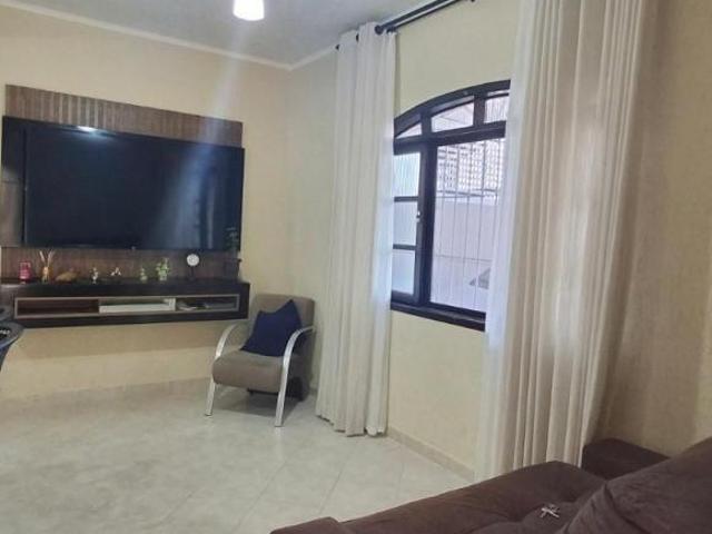 Casa à venda em Praia Grande SP, bairro Vilamar, 2 quartos, 1 suíte, 1 sala, 2 banheiros, 95m². Conf