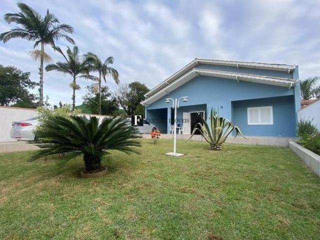Casa a venda em Praia de Leste com piscina