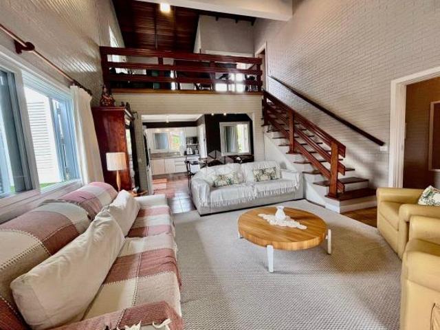 Casa à venda em Rainha do Mar, Xangri Lá, com 5 quartos 3 suítes, piscina e vista para o mar