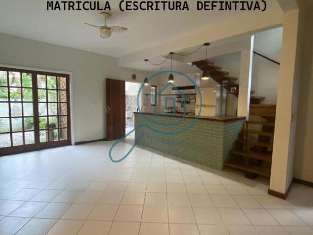CASA À VENDA EM RESIDENCIAL COM MATRÍCULA ESCRITURA DEFINITIVA  3 SUÍTES  GARAGEM  ITAQUANDUBA  IL