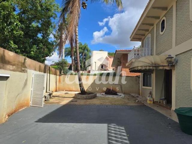 Casa à Venda em Ribeirânia 5 Dormitórios por R$1.200.000