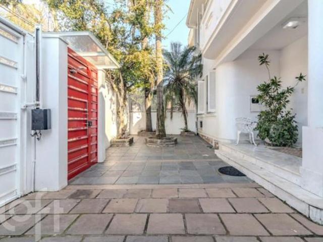 Casa à venda em Rio Branco com 357 m², 5 quartos, 2 suítes, 2 vagas