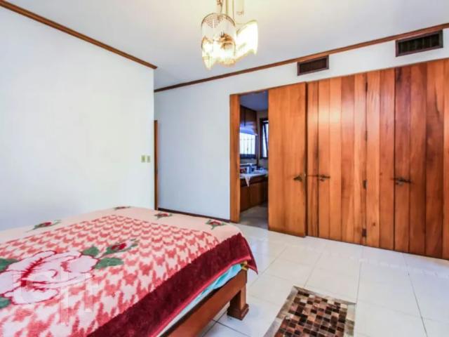 Casa à venda em Rio Branco com 368 m², 3 quartos, 1 suíte, 2 vagas