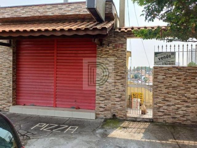 CASA À VENDA EM RUA COMERCIAL