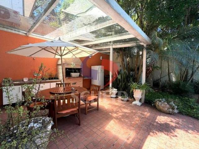 Casa à venda em rua fechada com cancela e segurança 24h, no Alto da Boa Vista