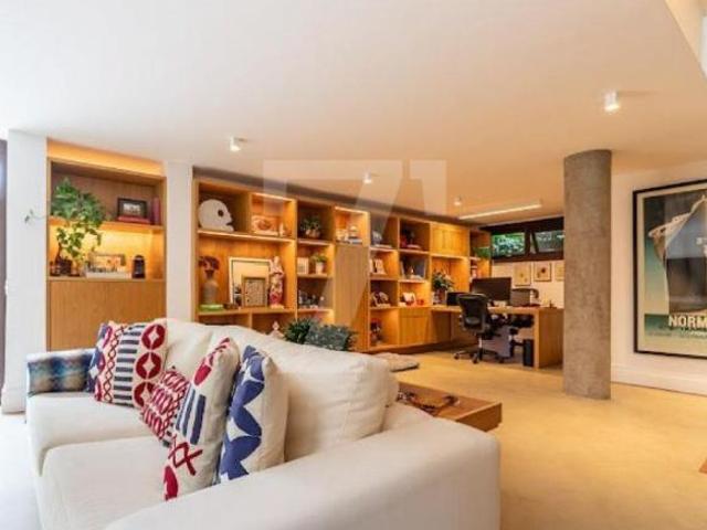Casa à venda em Rua fechada no Jardim Guedala